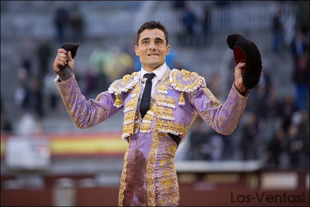 Madrid – 11 mai 2016 – 6ème de San Isidro – Paco Ureña passe tout près ...